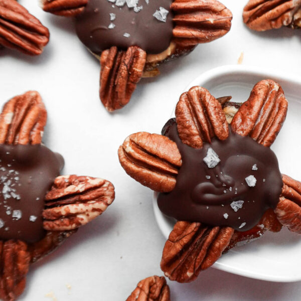 Healthy Chocolate Turtles (4 ingredients) | Boo Boo's Bakery